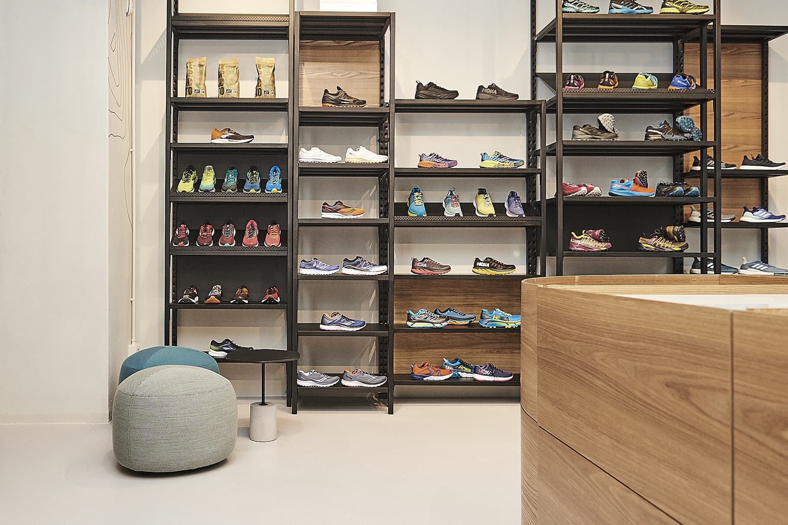 Store – Runaway Milano – Scarpe Abbilgiamento e Accessori Running